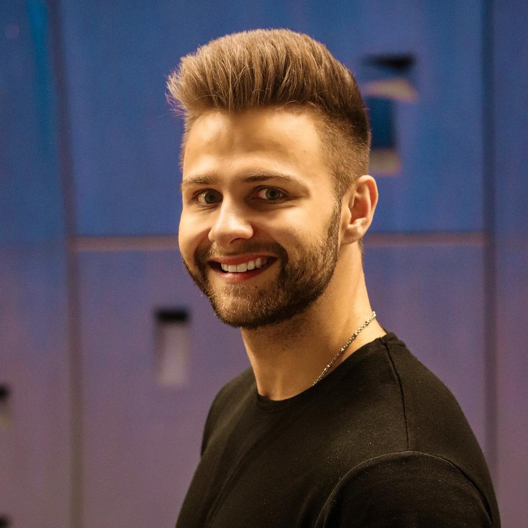 Simon Hirschmann Net Worth, Age, Height, Weight, Early Life, Career ...