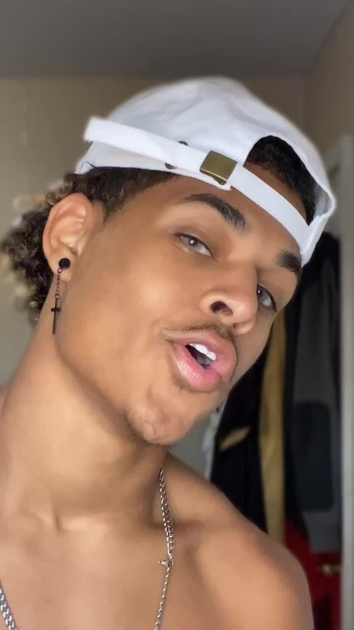 Prettyboiballo Net Worth, TikTok, Age, Height, Bio, Early Life, Career ...