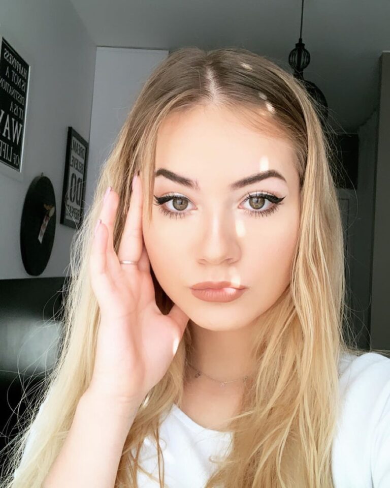 Julia Kostera Net Worth, Age, Height, Weight, Early Life, Career, Bio ...