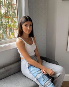 Ellie Zeiler Net Worth, Age, Height, Weight, Early Life, Career, Bio ...