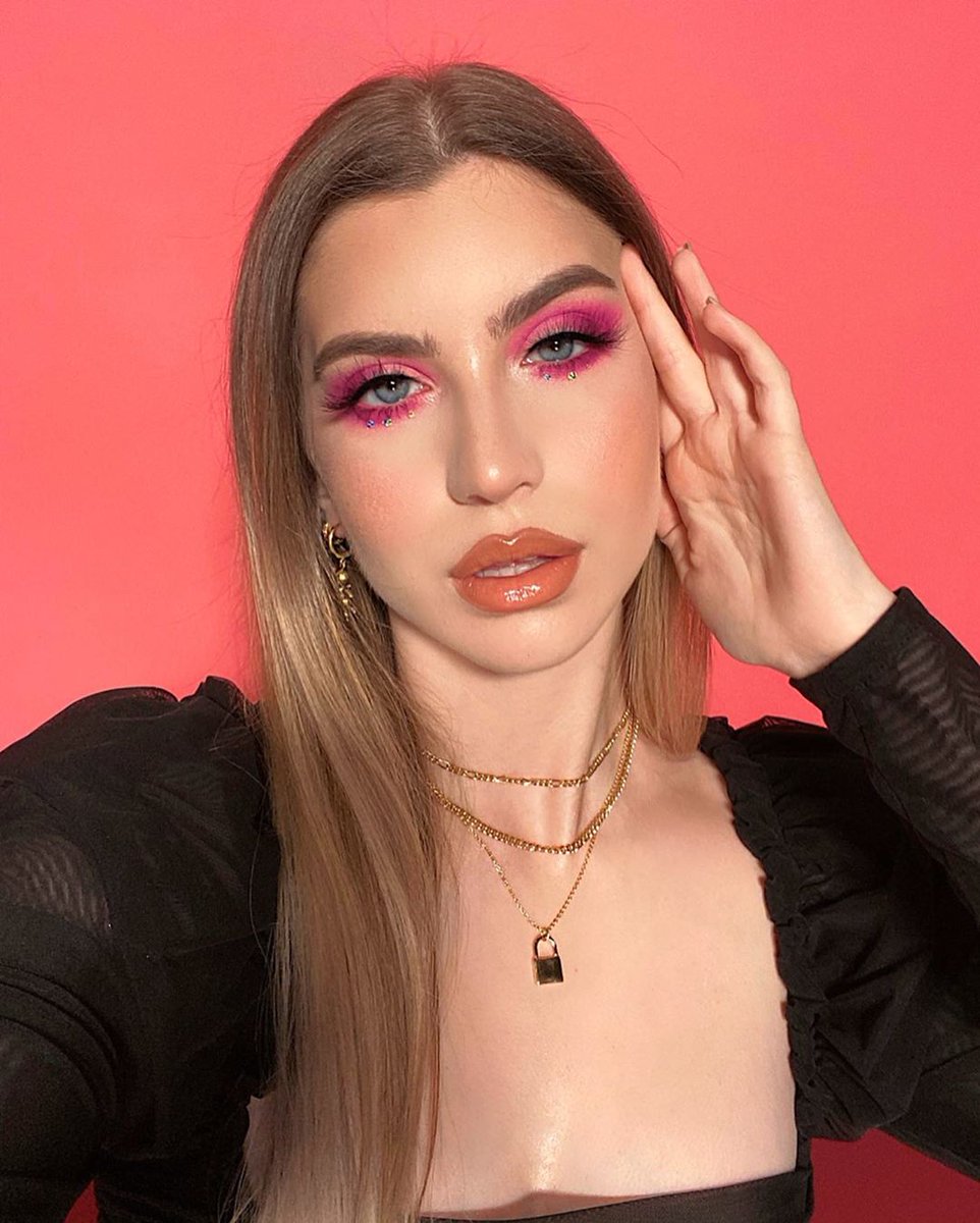 Abbyrartistry Net Worth, Age, Height, Weight, Early Life, Career, Bio ...