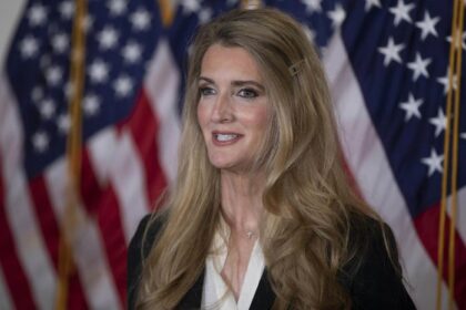 Kelly Loeffler Net Worth, Age, Height, Weight, Early Life, Career, Bio ...