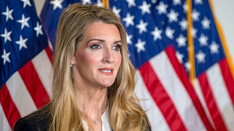 Kelly Loeffler Net Worth, Age, Height, Weight, Early Life, Career, Bio ...