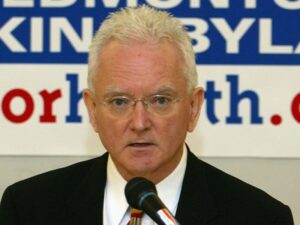 Dr. Roger Hodkinson Net Worth, Age, Height, Weight, Early Life, Career ...