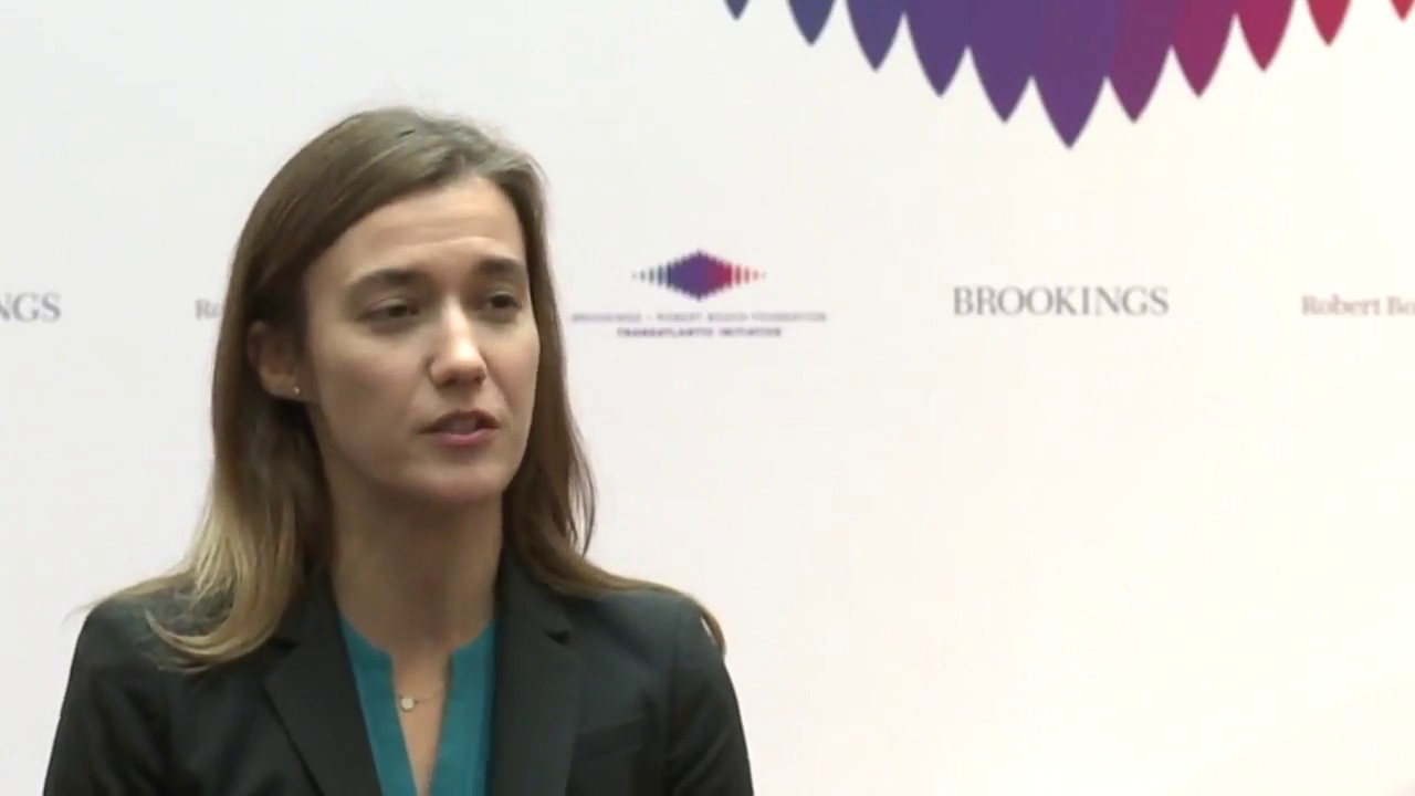 Amanda Sloat Net Worth, Age, Height, Weight, Early Life, Career, Dating ...