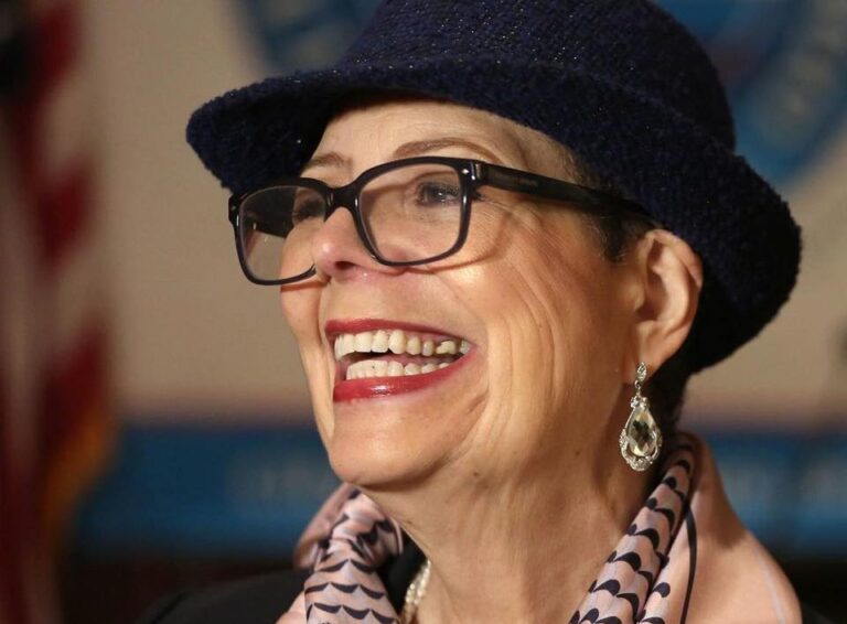 Karen Lewis Net Worth, Age, Height, Weight, Early Life, Career, Dating ...