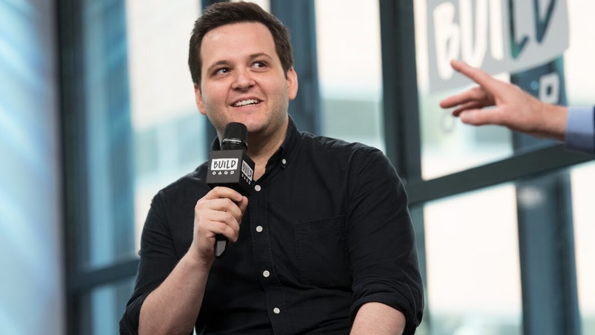 Derek DelGaudio Net Worth, Age, Height, Weight, Early Life, Career ...