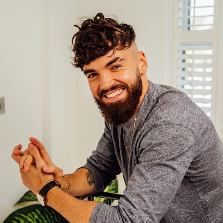 Gaz Oakley Net Worth, Age, Height, Weight, Early Life, Career, Dating ...