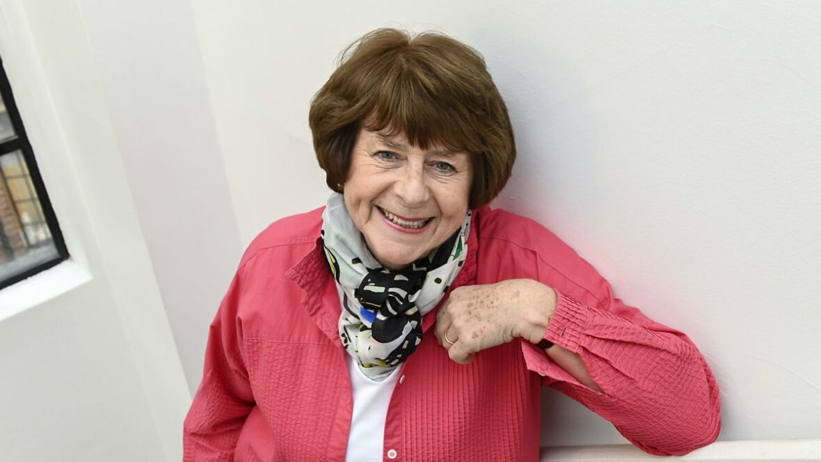 Pam Ayres Net Worth, Age, Height, Weight, Early Life, Career, Dating ...