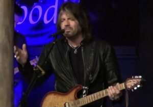 Robin Bullock Net Worth, Age, Height, Weight, Early Life, Career ...