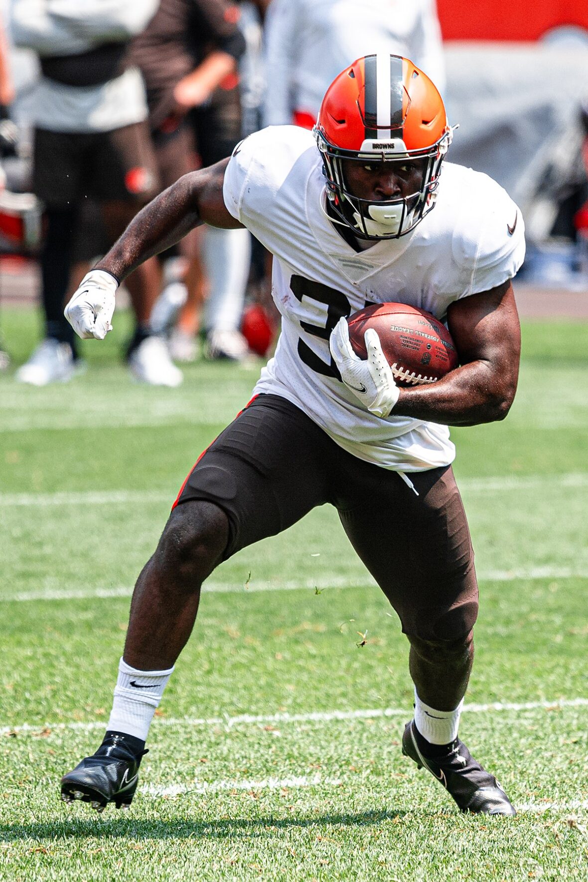 Ernest Johnson Net Worth, Age, Height, Weight, Early Life, Career ...