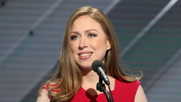 Chelsea Clinton Net Worth, Age, Height, Weight, Early Life, Career ...