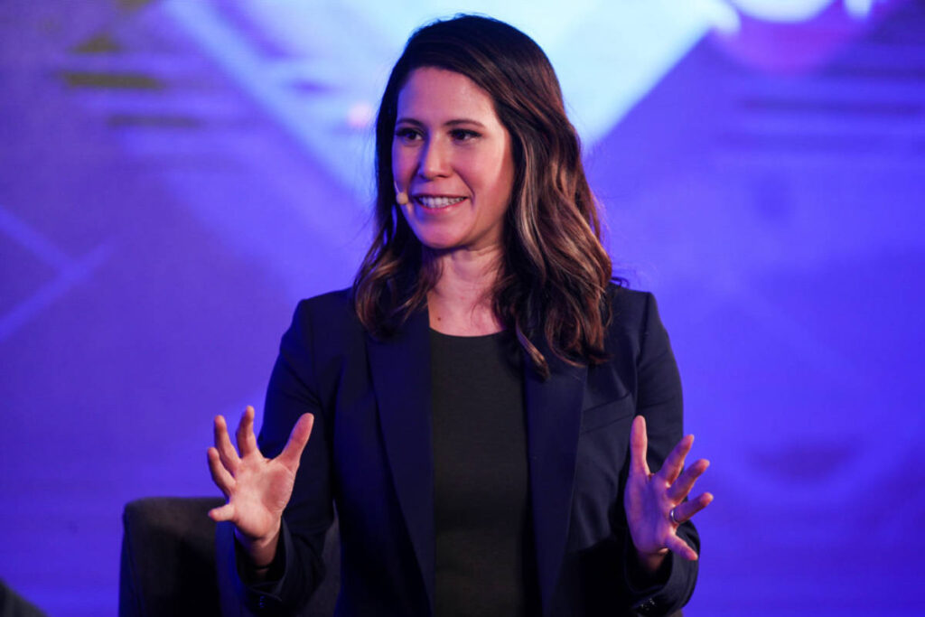 Deirdre Bosa Net Worth, Age, Height, Weight, Early Life, Career, Dating ...